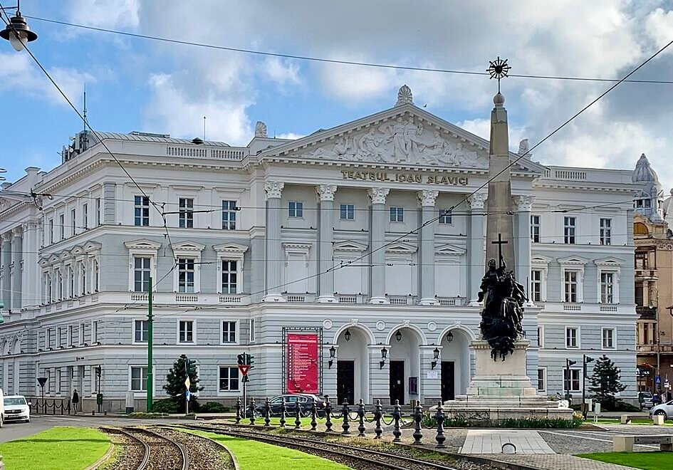 Teatrul Clasic „Ioan Slavici” Arad – istorie, renașteri și spectacole